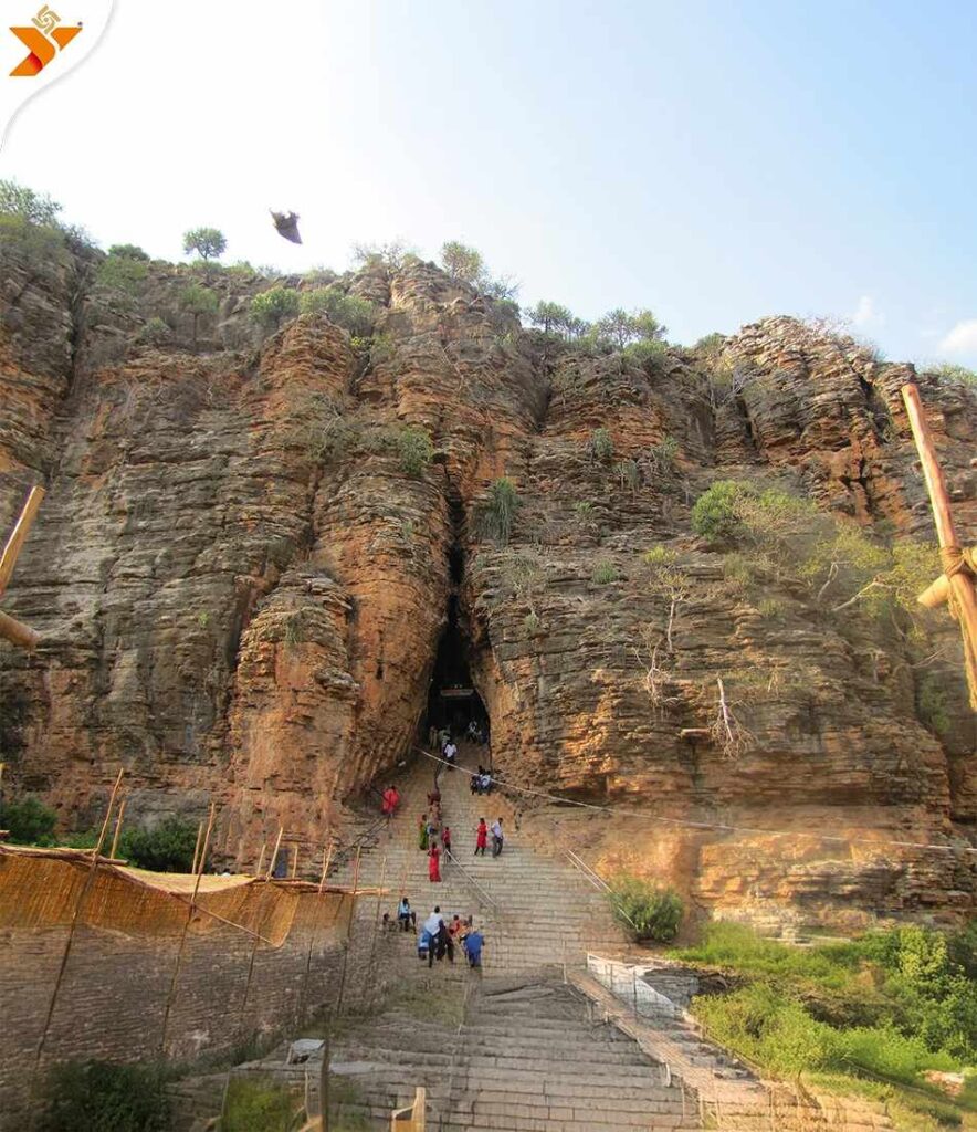 Places to Visit in Mantralayam | Temples, Waterfalls & Travel Guide